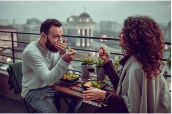 Dining Beneath the Stars: The Allure of Outdoor Rooftop Dining - Themencure